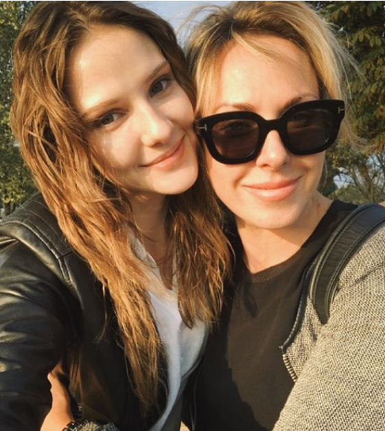 As if she were a twin, meet the beautiful mother of 'Azra' – Ora Info