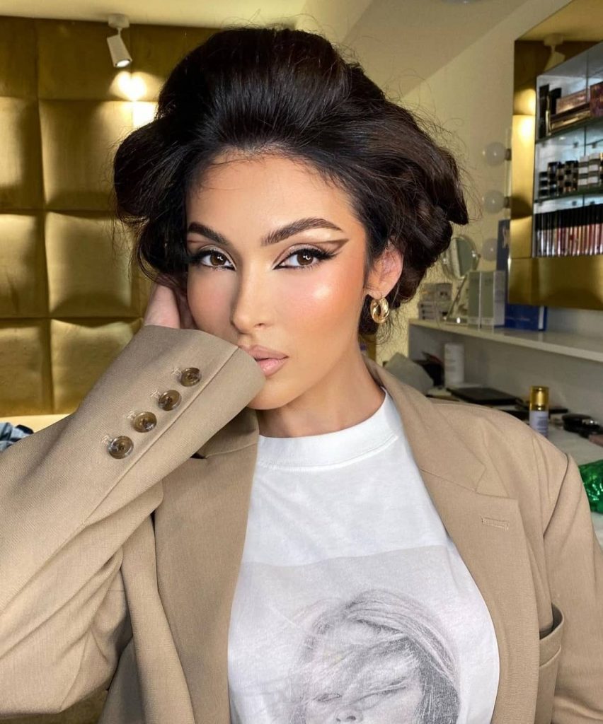 Makeup artist transforms Nora Istrefi into 'Japanese' - Ora Info