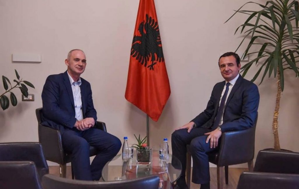 Ndalimi i pagave për mësuesit, edhe deputeti Humolli kundër VV-së ...